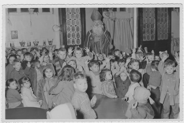 Photo de classe Classe enfantine de 1957, ECOLE MATERNELLE PHILIPPE DE ...