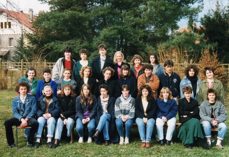 Photo de classe Terminale A2 de 1988, Lycée Pierre Du Terrail - Copains d'avant