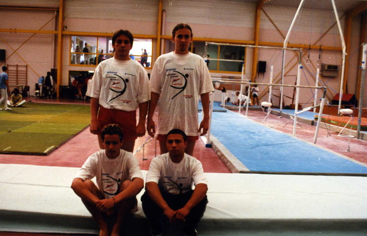 Photo de classe Equipe Gym UNSS 1999 de 1999, Lycée Jean Monnet ...