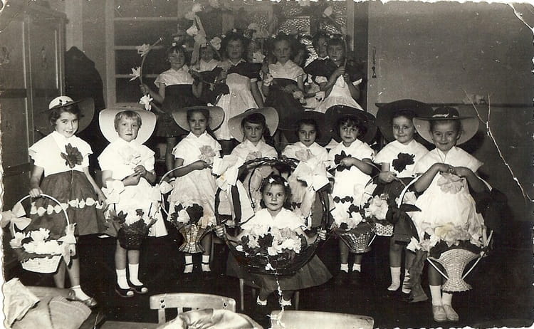 Photo de classe Ecole maternelle de ST VIT de 1957, Ecole Abbans ...