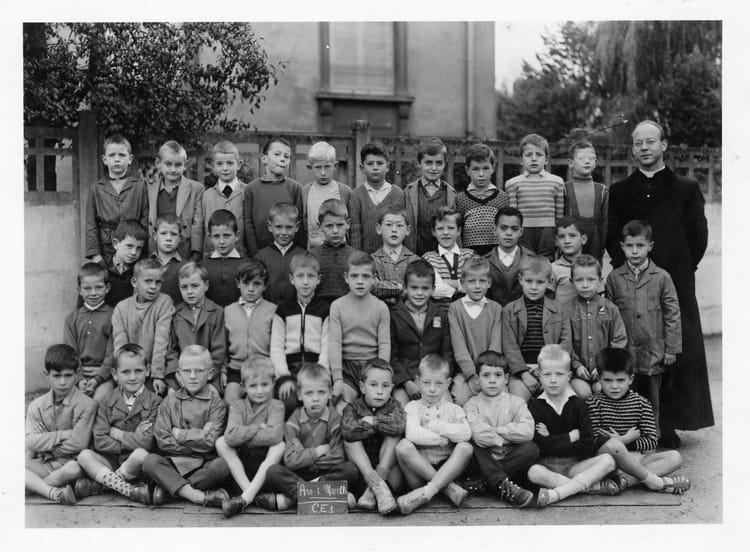 Photo de classe C.E.1 Classe de Mlle LHUILLIER Simone de 1960, Ecole ...
