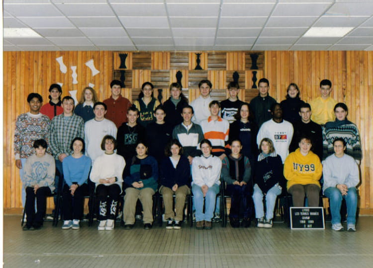 Photo de classe 2nd hôtellerie de 1998, Lycée Professionnel Les Terres ...