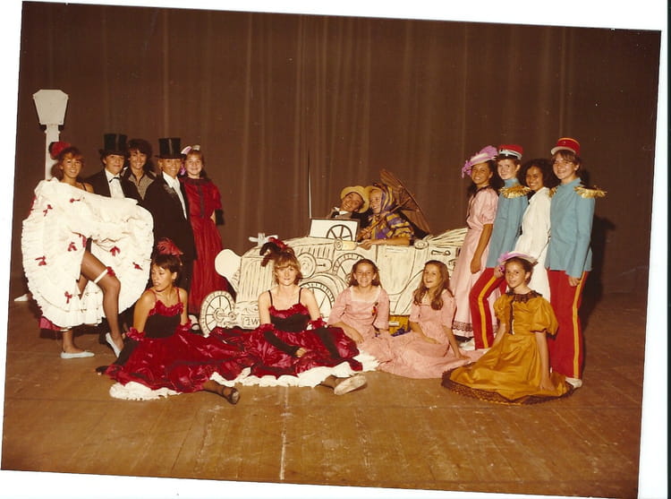 Photo de classe GAITE PARISIENNE de 1976, BODINO - Copains d'avant