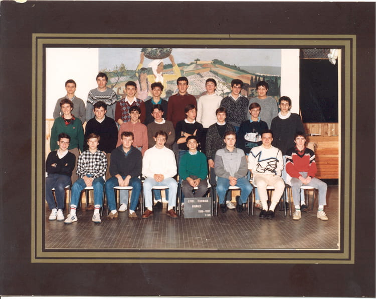 Photo de classe 1 F3 B de 1986, Lycée Pierre-emile Martin - Copains d'avant