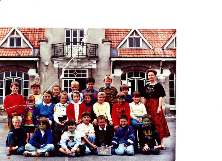 Photo de classe CE1 OU CE2 de 1991, ECOLE DE LOUVIGNIES - Copains d'avant