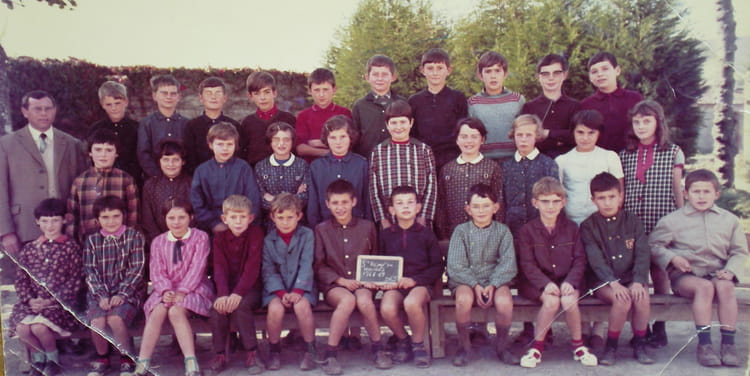 Photo de classe CM1 - CM2 de 1969, Ecole Saint Joseph (Saint Remy En ...