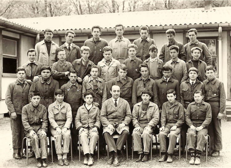 Photo de classe 3ème Indus 3 de 1962, Lycée Pierre-emile Martin - Copains d'avant