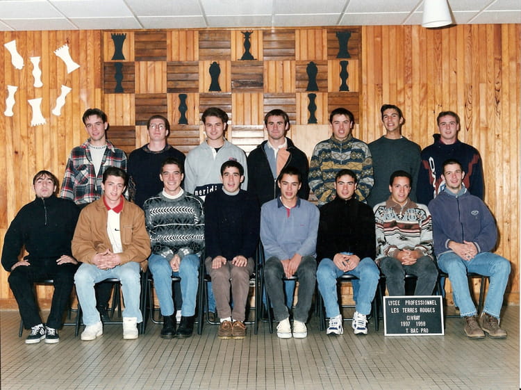 Photo de classe Bac pro production de 1997, Lycée Professionnel Les ...