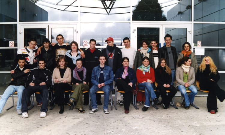 Photo de classe 1IG1 de 2004, Lycée Professionnel Les Iris - Copains d'avant