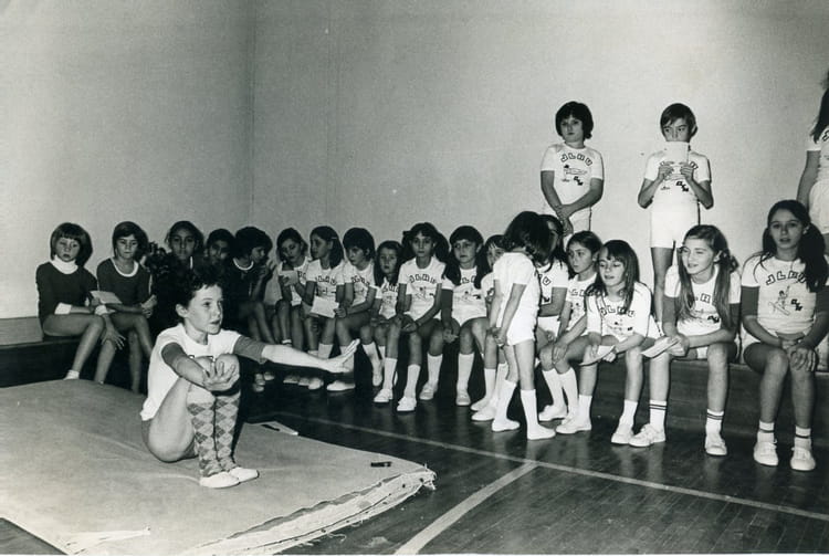 Photo de classe Gym de 1975, JLRV - Copains d'avant