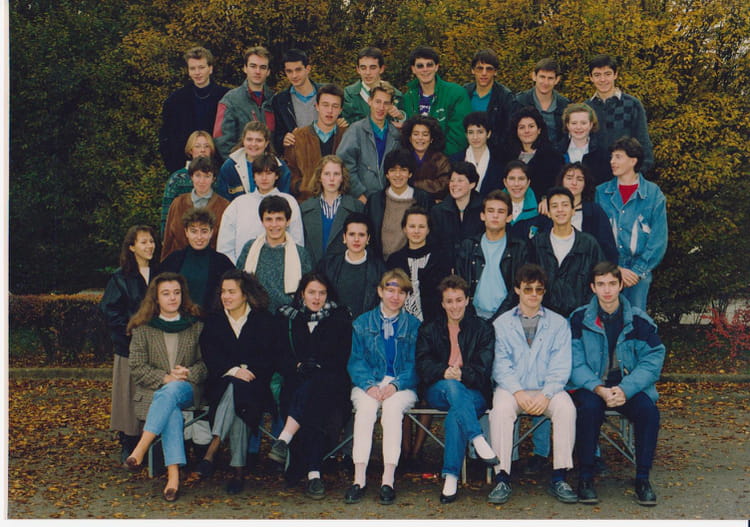 Photo de classe Prépa HEC 87/88 de 1988, LYCEE LOUIS PERGAUD PREPA HEC - Copains d'avant