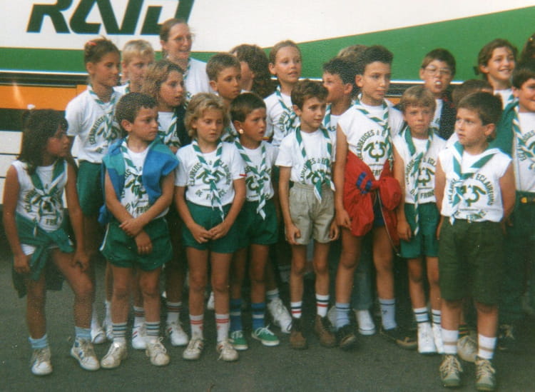 Photo de classe Colonie de vacances de 1987, ECLAIREUR ECLAIREUSE DE ...