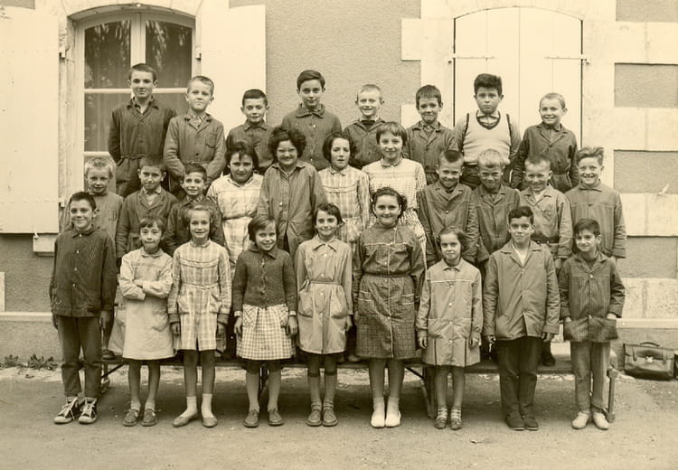 Photo de classe GRANDE CLASSE de 1961, ECOLE COMMUNALE DE VILLERS LES ORMES - Copains d'avant