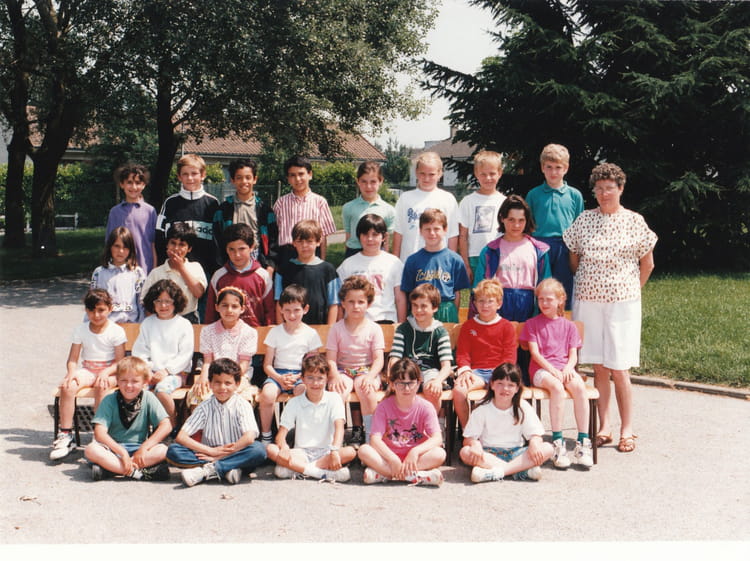 Photo de classe CE2 de 1992, ECOLE PIERRE DE RONSARD - Copains d'avant