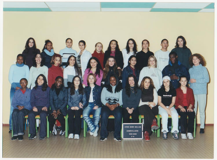 Photo de classe 2nde 9 de 2002, Lycée Henri Wallon - Copains d'avant