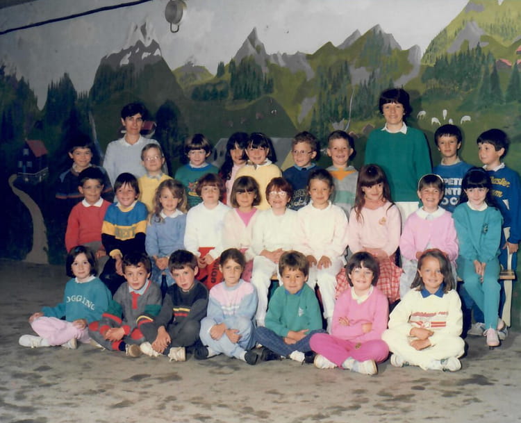 Photo de classe CE1 de 1986, Ecole Saint Jaoua (Plouvien) - Copains d'avant