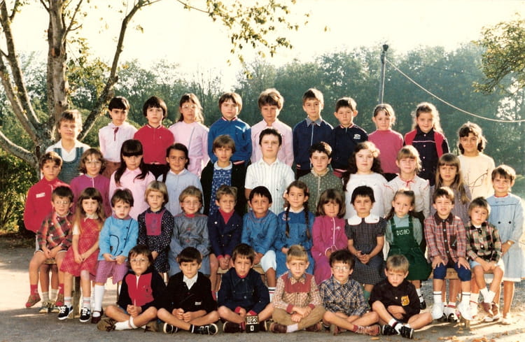 Photo de classe Classe de 1983 de 1983, Ecole Primaire (Saint Projet ...