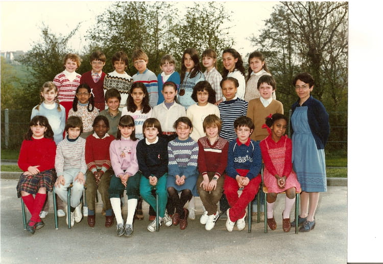 Photo de classe CM1 de 1981, ECOLE LA FOSSE ROUGE - Copains d'avant