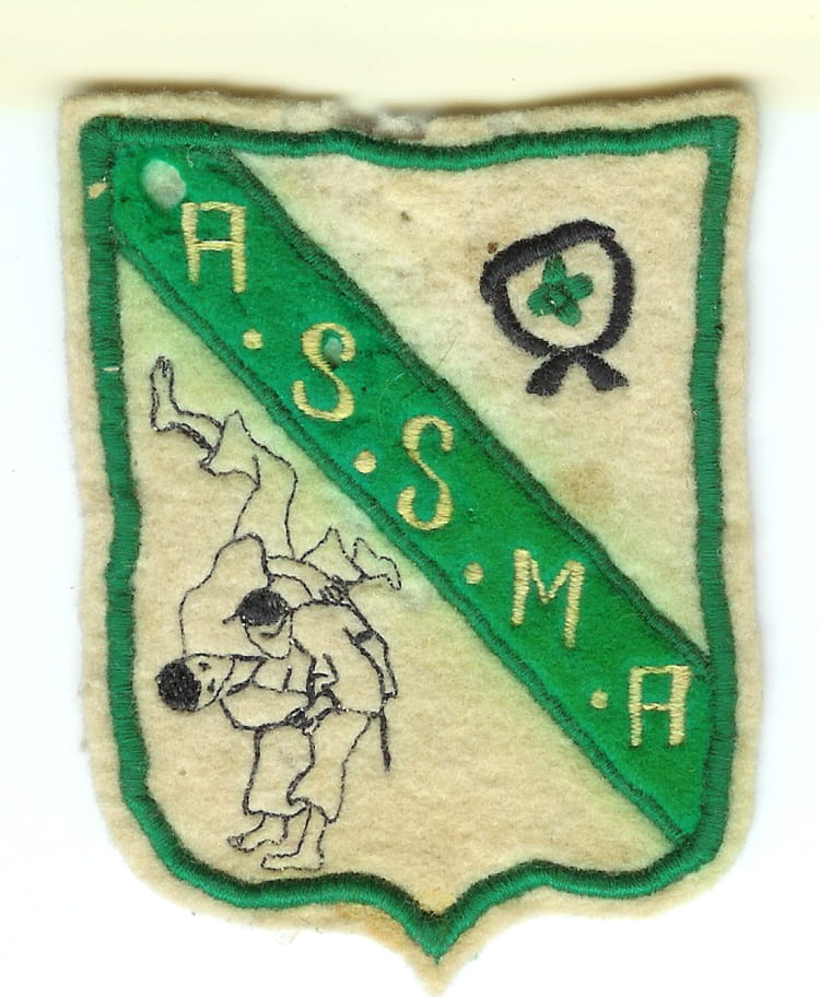 Photo de classe Ecusson ASSMA de 1957, ASMA - Copains d'avant