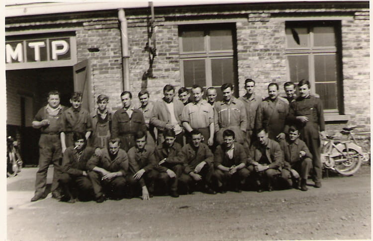 Photo de classe Atelier M.T.P. (Mécanique et travaux de Précision de ...