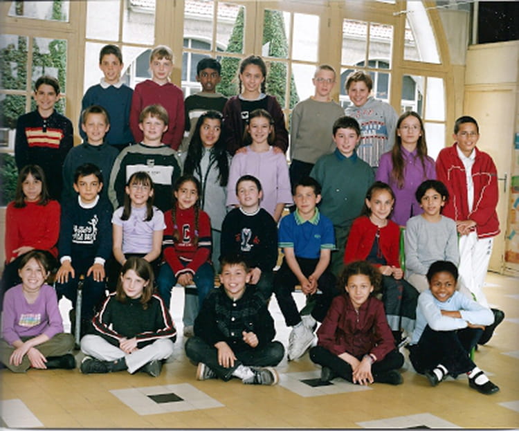 Photo de classe CM2 Michelet 2001 de 2001, Ecole Michelet - Copains d'avant