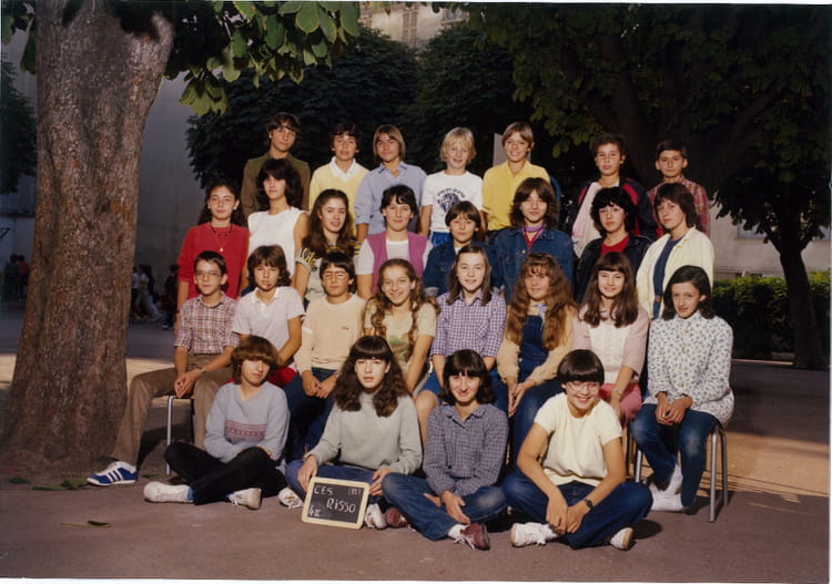 Photo de classe La 4°2 de 1981, Collège Antoine Risso - Copains d'avant