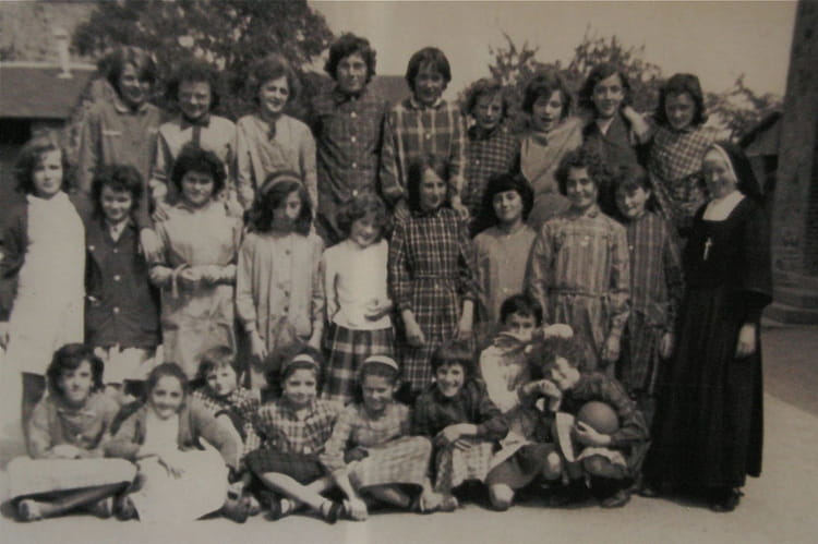 Photo de classe La grande classe de 1965, Ecole Sainte Anne (Bazouges La Perouse) - Copains d'avant