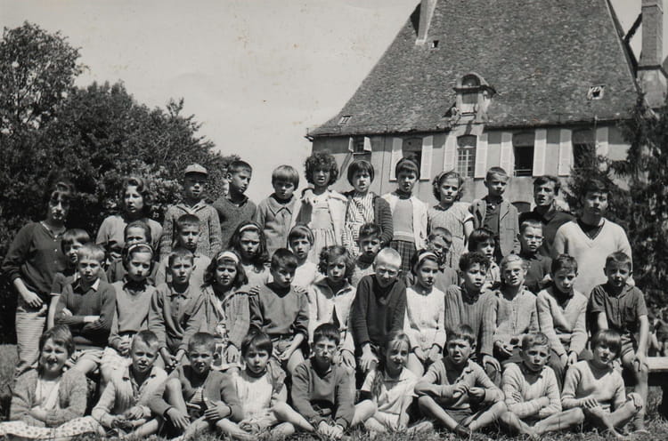 Photo de classe Commentry Château des Forges de 1963, Chateau Des ...