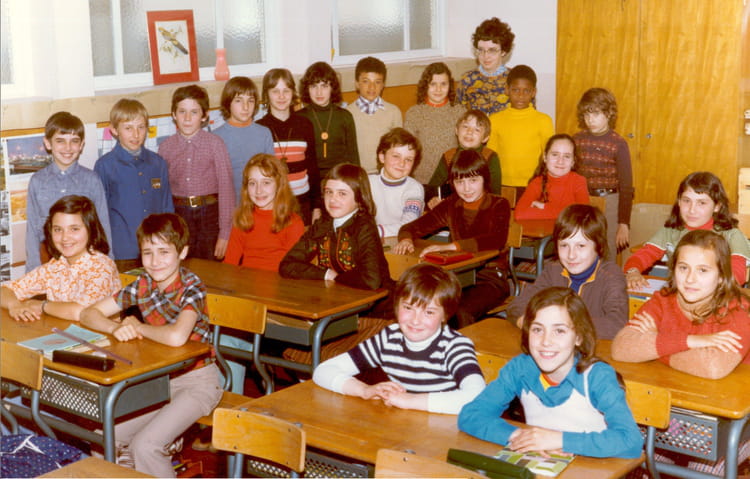 Photo de classe CM2 1976-77 - Mme VAN DEN BERGHE de 1977, ECOLE GABRIEL ...