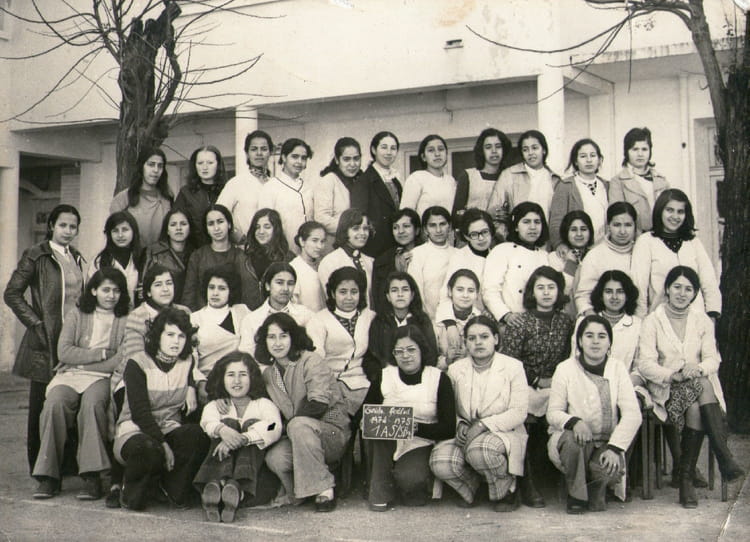 Photo de classe 1AS/SB2 de 1975, LYCEE OURIDA MEDDAD - Copains d'avant