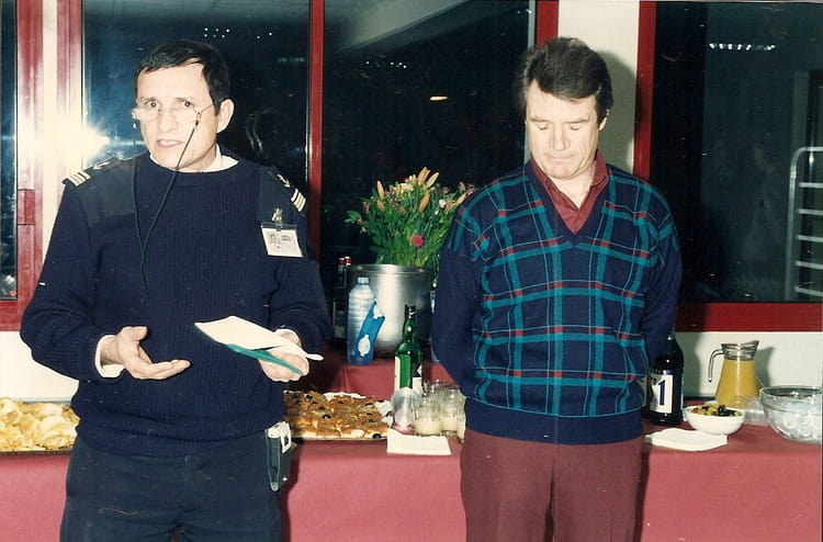 Photo de classe DEPART MRS VIDAL ET MORON 15 DEC 93 de 1993, CEM ...