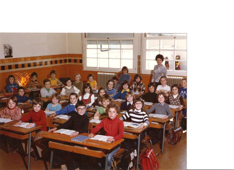Photo de classe CE1 de 1974, ECOLE EMILE ROUX - Copains d'avant
