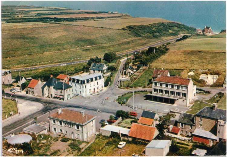 Photo de classe Vierville-Sur-Mer - Vue aérienne sur le carrefour de la ...