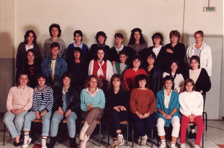 Photo de classe TERMINALE G1 de 1987, Lycée Polyvalent Alexis Monteil ...
