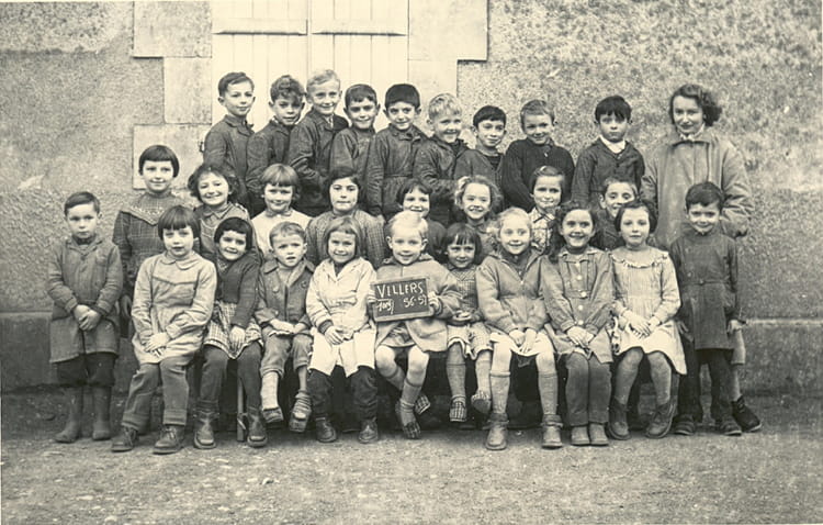 Photo de classe PETITE CLASSE de 1956, ECOLE COMMUNALE DE VILLERS LES ORMES - Copains d'avant