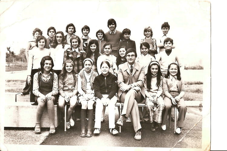 Photo de classe 6 °1 A de 1973, Collège Robert Morel - Copains d'avant