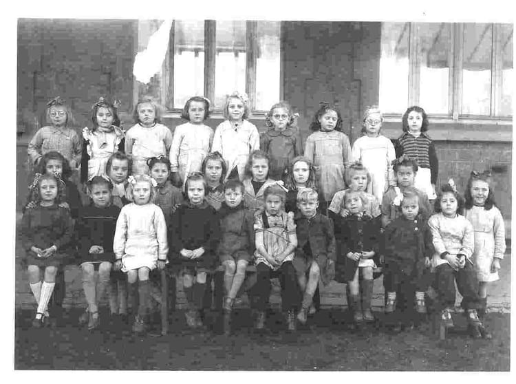 Photo de classe René et mauricette plotain de 1953, Ecole Villemaux ...