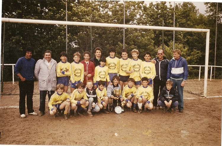 Photo de classe Victoire au tournoi minime de St Michel sur Orge ESM de ...