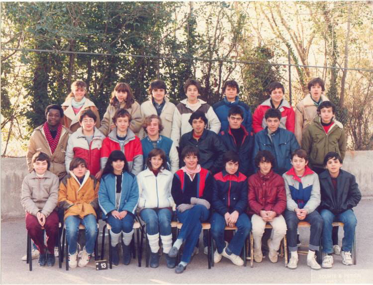 Photo de classe 4 eme B de 1982, Lycée De Tour Sainte - Copains d'avant