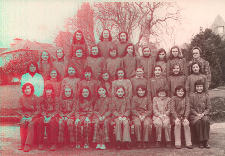 Photo de classe 6ème de 1975, Collège Sainte-ursule - Copains d'avant