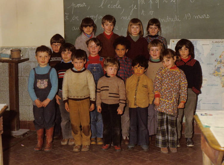 Photo de classe Ce2 de 1982, ECOLE DE LA MAIRIE - Copains d'avant