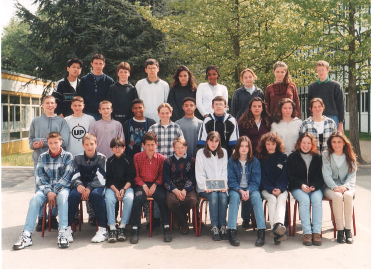 Photo de classe 4B de 1995, Collège Libertaire Rutigliano - Copains d'avant