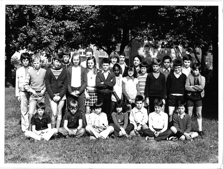 Photo de classe Collège Hoche 6em 1A 1973/74 de 1973, COLLEGE HOCHE ...