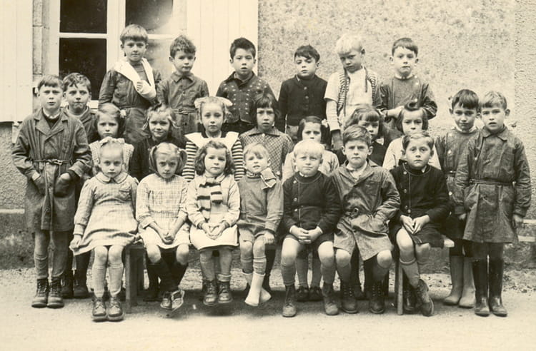 Photo de classe PETITE CLASSE de 1953, ECOLE COMMUNALE DE VILLERS LES ORMES - Copains d'avant