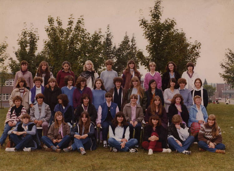 Photo de classe Seconde T4 de 1981, Lycée Edouard Gand - Copains d'avant