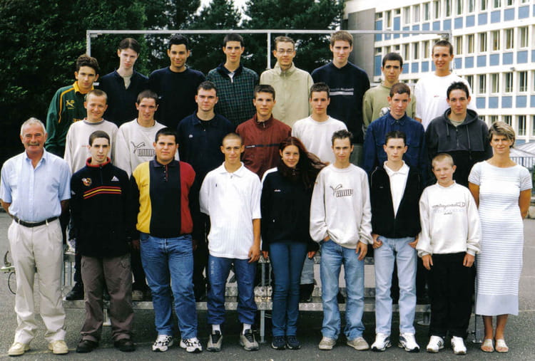 Photo de classe Bep electrotechnique de 2001, Lycée Professionnel La ...
