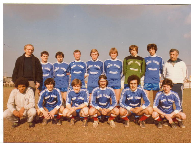 Photo de classe ES ANGRES équipe 1ère de 1982, ESA - Copains d'avant