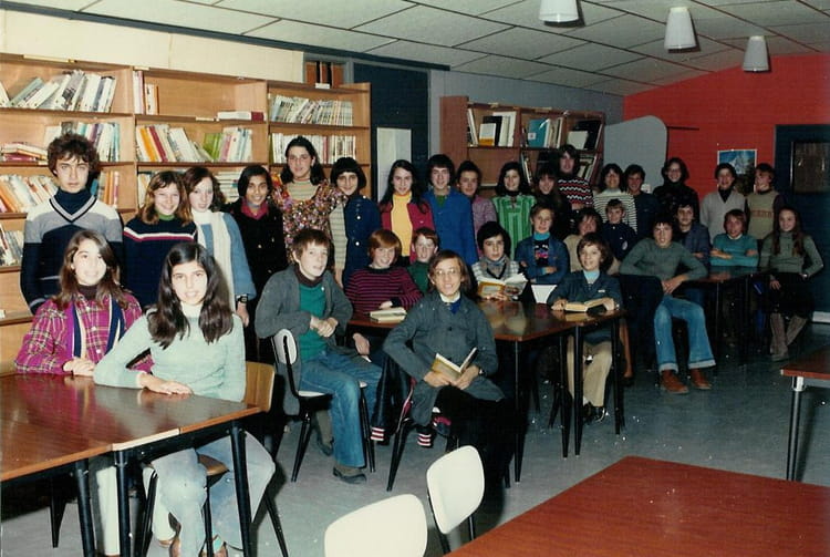 Photo de classe 4°4 de 1977, Collège Les Alexis - Copains d'avant