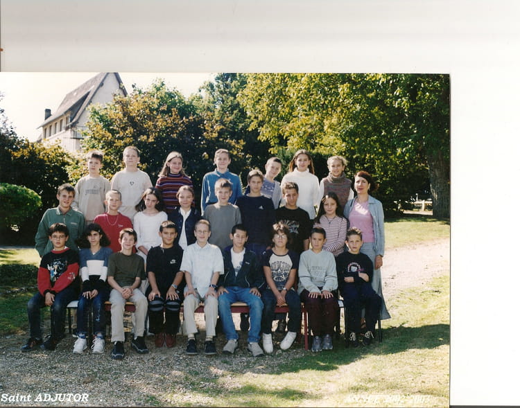 Photo de classe 6 eme de 2002, Collège Saint-adjutor - Copains d'avant