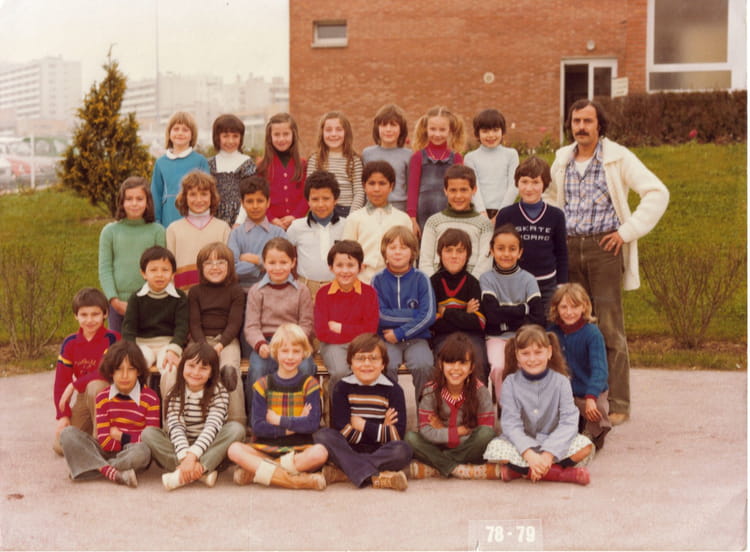Photo de classe CE1 Classe de Mr Janson de 1978, ECOLE PROVENCAUX ...
